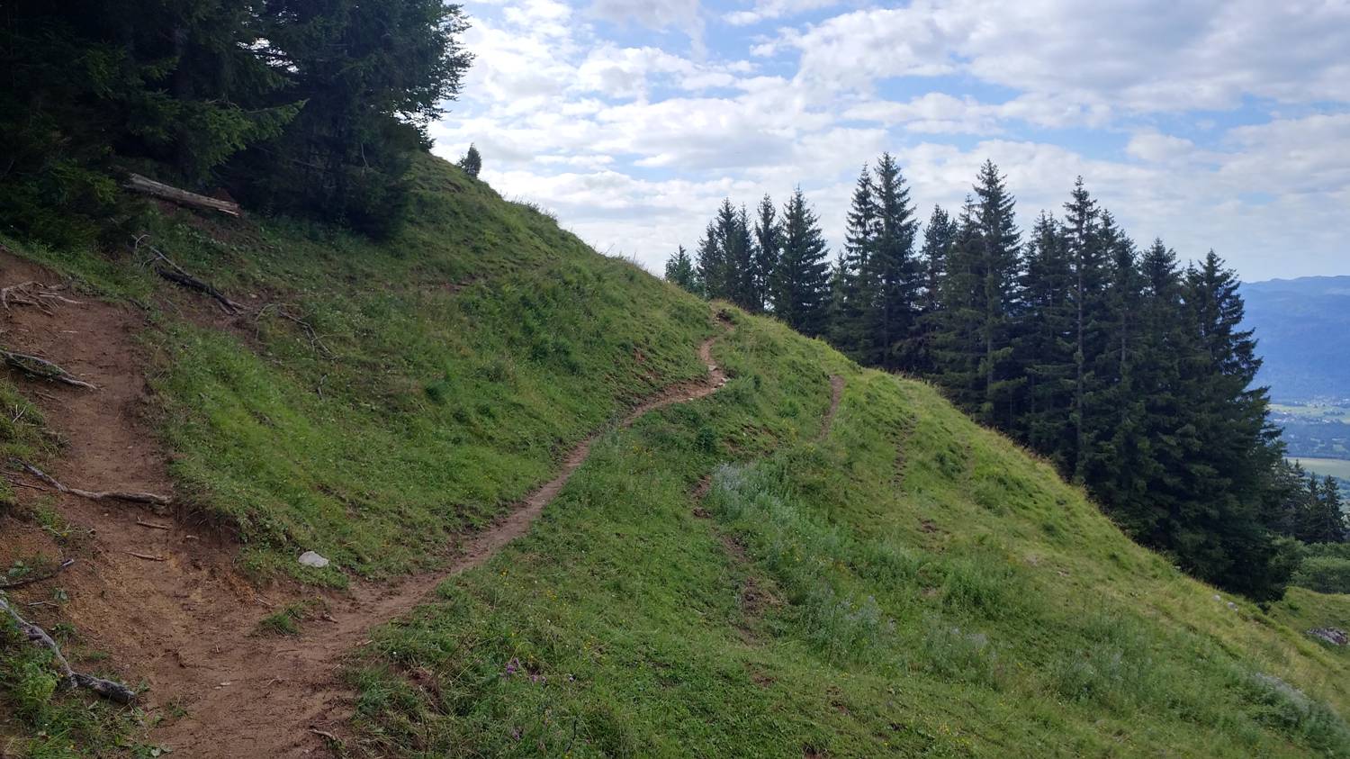 Valvasorjev dom pod Stolom - Stol | Slike | Mountains Geek