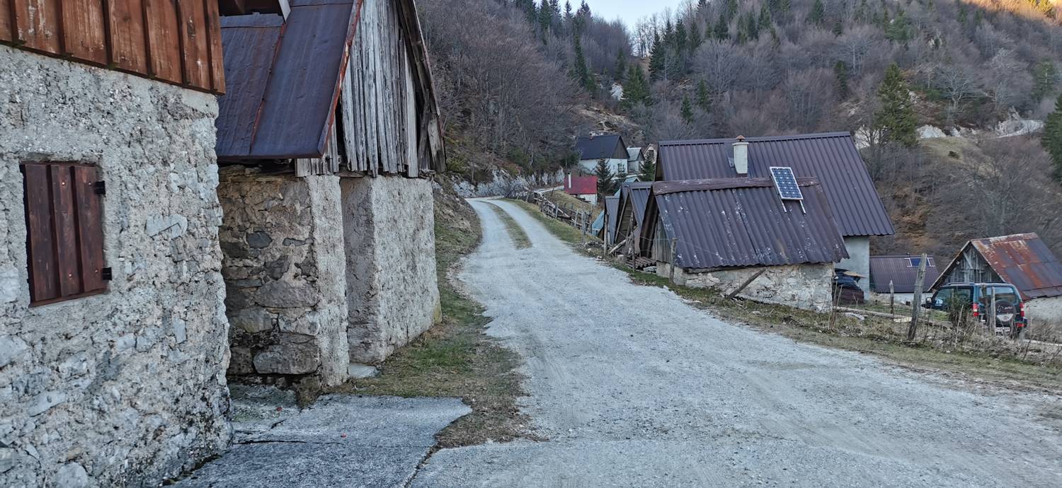 Planina Lom - Koča na Planini Razor | Slike | Mountains Geek