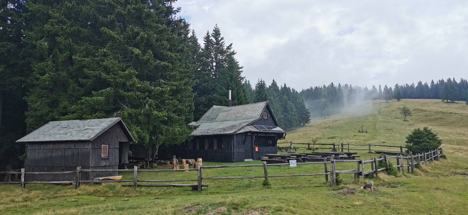 Koča na Travniku | Slike | Mountains Geek